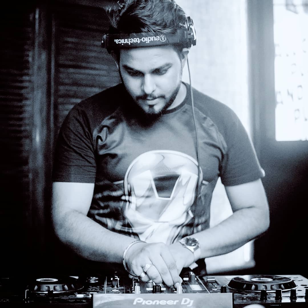 About Me – DJ Akash Tejas